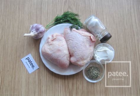 Куриные бедра со сметаной в духовке - рецепт с фотографиями - Patee ...