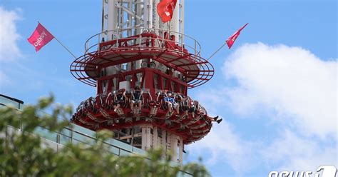 구름 위 파란하늘