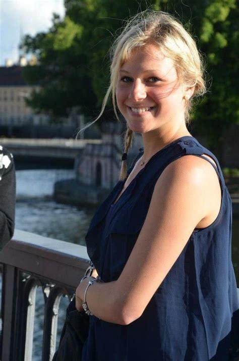 22yr Old Lisa Strips Porn Pictures Xxx Photos Sex Images 3695533 Pictoa