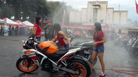 Cewek Cewek Cantik Dan Seksi Basah Basahan Cuci Honda
