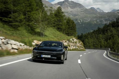New Range King Lucid Ev Wins Guinness World Record Gearjunkie