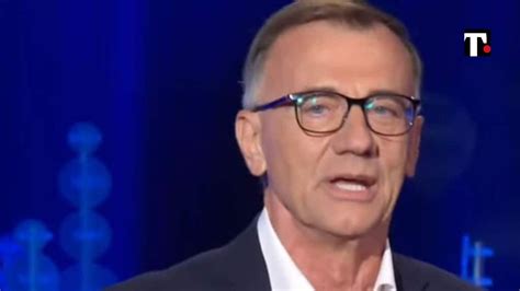 Michele Cucuzza Chi è Oggi Il Conduttore E Giornalista Back To School Vita Privata Ex Moglie