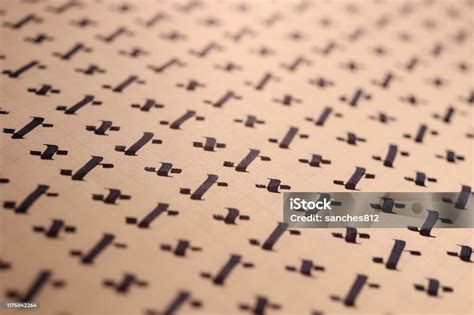 워크 시트를 작성하는 문자 연습 필기 기호 채우기 패턴입니다 서예 문자 X 학습 기술 종이 페이지 서예 문자 X 배경입니다 0