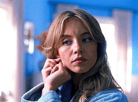 Celebrity Leaked  60 Photos Moonagedaydreamfilm