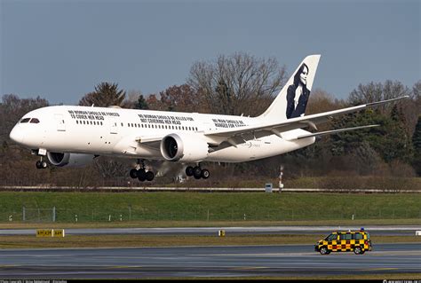 P4 787 Enrique Piñeyro Boeing 787 8 Dreamliner Photo by Niclas