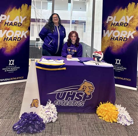 Metro East Lutherans Runnalls To Cheer Play Volleyball At Uhsp