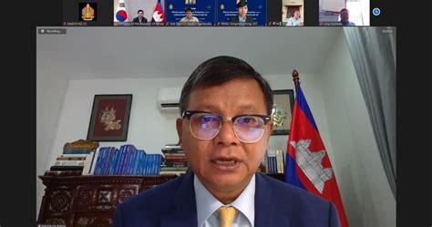 ក្រសួងអប់រំប្រគល់កុំព្យូទ័របន្ទះជូនសាលារៀនជ័យលាភីចំនួន០៧