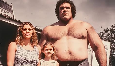 У этого гиганта ростом 190 см и весом 130 кг есть такая же гигантская дочь вот как она выглядит