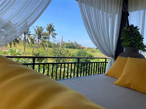Villa Cocoon Tropical Comfort With Stunning Rice Field Views Canggu