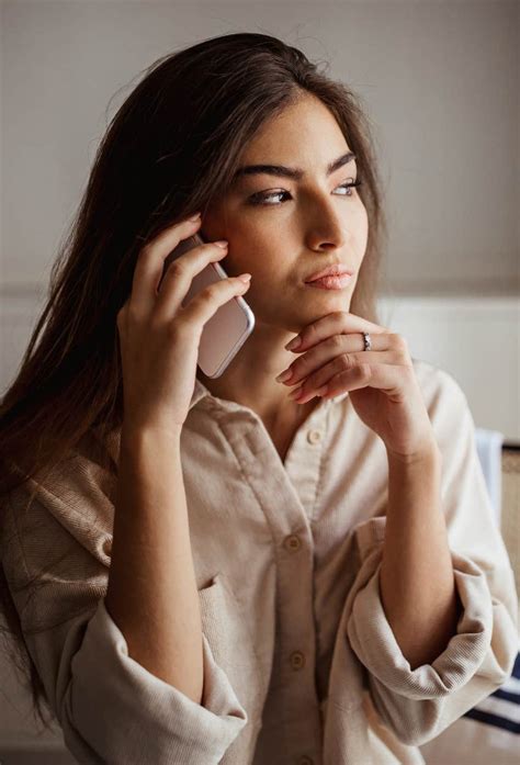 6 Friendship Red Flags We All Quietly Pretend Are Normal Even Though