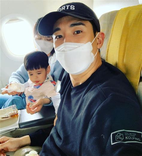 강경준 장신영 아들 정우와 찰칵 기다려라 집아 [sns★컷]