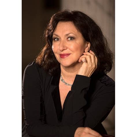 Оперната прима Красимира Стоянова се завръща в родната Варна