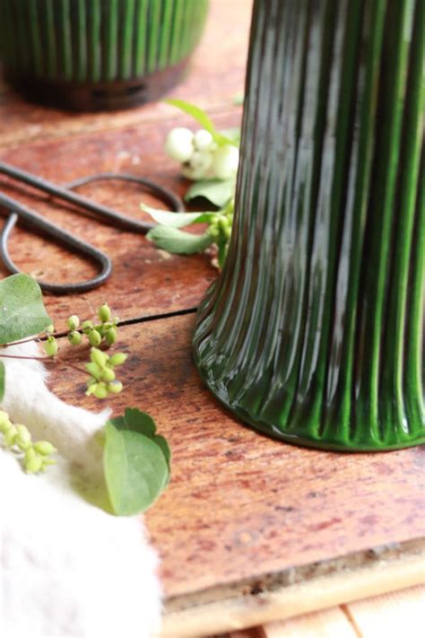 Bergs Potter Daisy Vase Emerald Green Crocus And Ivy Interiors