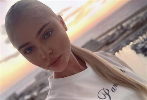 Алёна Шишкова не решилась травмировать волосы без парикмахера