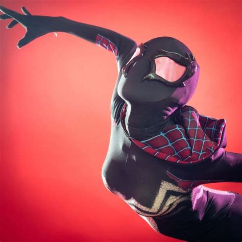 Venom Se Apodera De Spider Gwen En Este Perfectamente Diseñado Cosplay