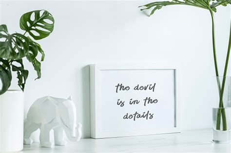 포스터 프레임 식물 코끼리 및 모래 시계를 모의와 크리에이 티브 책상 자연 애호가 들의 공간입니다 0명에 대한 스톡 사진 및