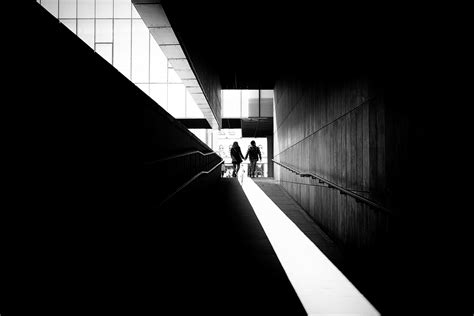 무료 이미지 검정색과 흰색 화이트 사진술 햇빛 선 색깔 그림자 어둠 검은 단색화 조명 가로 사진 Bw 대칭 Stphotographia 모양