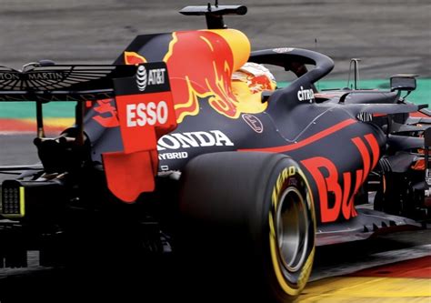 Red Bull Rinnova Lo Slogan La Fia Ti Toglie Le Ali
