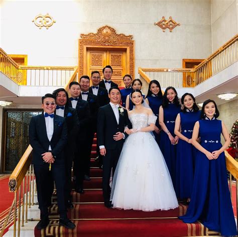 Фото Найруулагч Б Чингүүн жүжигчин Г Сэлэнгэ нарын хуримын зургуудаас Өглөө мн