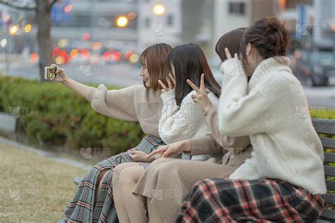 女孩旅游形象