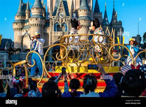 Orlando Florida December 05 2019 Mickey And Minnie In Move It