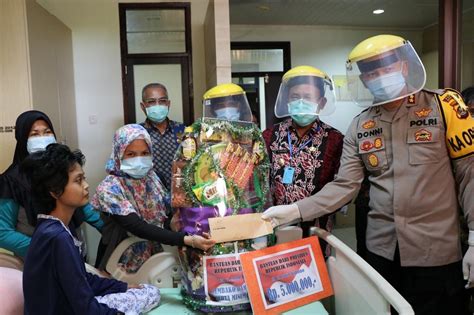 Adik Kakak Hotel Viral Viral Kakak Adik Unggah Foto Jadul Dan Sekarang Netizen Ramai Ramai