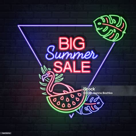 네온 사인 여름 큰 판매 형광 열대 잎과 플라밍고 빈티지 전기 간판입니다 검은색에 대한 스톡 벡터 아트 및 기타 이미지 검은