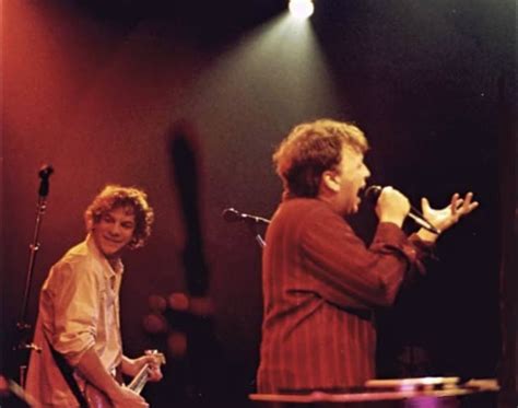 Pin By Simone Ercole On Ween Celebrity Photos Singer Singing Group