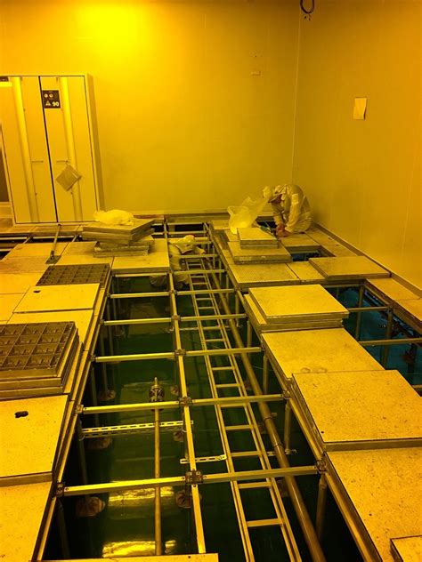 無塵室高架地板掀版清潔 實績案例 芳達企業有限公司 新竹人力派遣