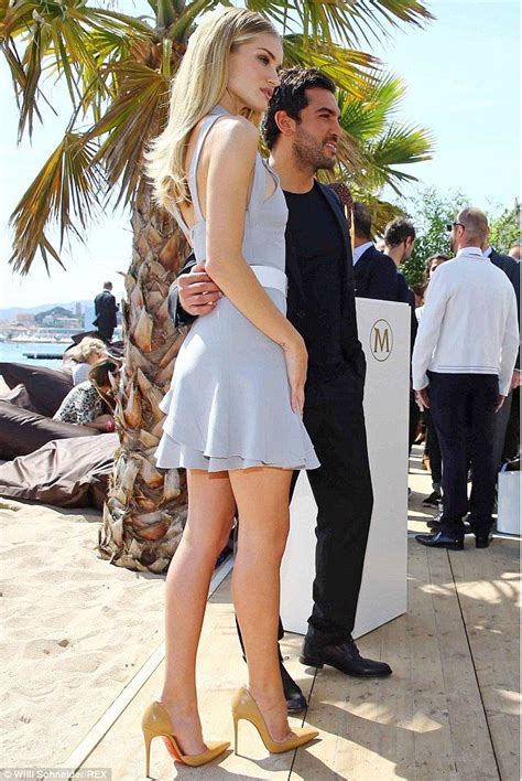 Rosie Huntington Whiteley Wears A Stunning Black Gown In Cannes Artofit