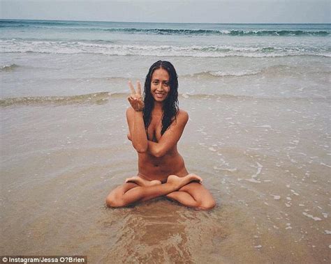 Nude Blogger Reveals Why She Dined Naked With Strangers And You Should Too Daily Mail