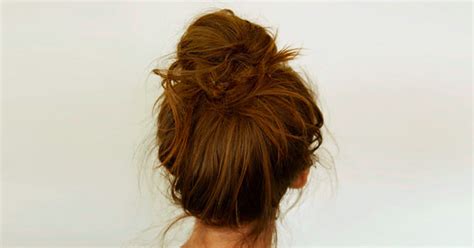 Як зробити красиву зачіску недбалий пучок із волосся