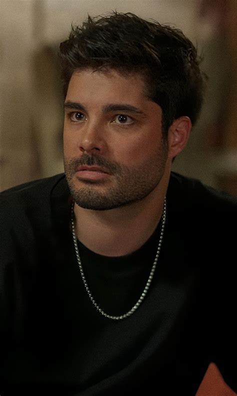 Genco Özak Kalp Ünlüler Siyah