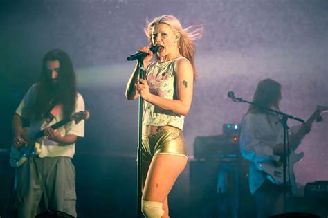 Photos Wet Leg Come Out Swinging At First Avenue