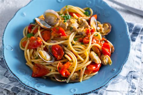 Spaghetti With Clams And Cherry Tomatoes Italian Recipes By