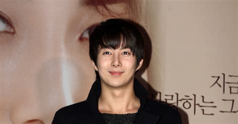 포토 Ss501 김형준 오똑한 콧날 여전해~