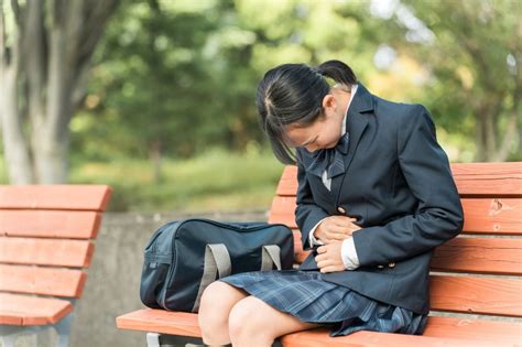 勉強に支障が出るケースも…小中学生の重い「生理痛」どう対応すればいい？ 産婦人科医に聞いた オトナンサー