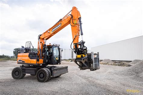 Doosan DX170W-7 / Přehled nejnovějších strojů (říjen 2021) / První foto ...