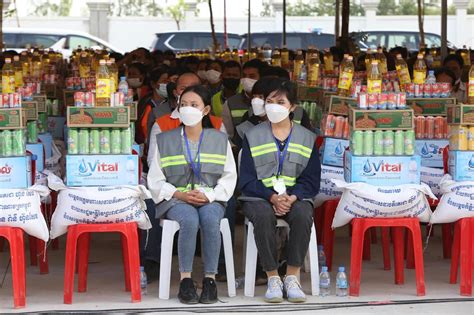 សម្ដេចតេជោ ហ៊ុន សែន អំពាវនាវប្រជាពលរដ្ឋគោរពច្បាប់ចរាចរណ៍ កុំឲ្យថ្ងៃបុណ្យចូលឆ្នាំចិន ក្លាយជាទុក្ខ