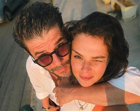 Sinem Ünsal Ve Berk Cankat Kavuştu Asansörde Romantik Poz Magazin