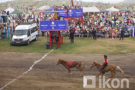 ДААГА Төв аймгийн Бүрэн сумын харьяат манлай уяач Х Улам Өрнөхийн хээр түрүү магнайд хурдаллаа