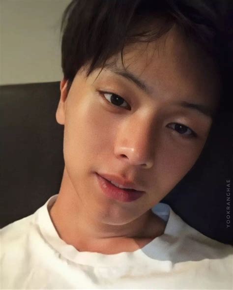 Épinglé Par Francine Rose Sur 육성재 En 2024