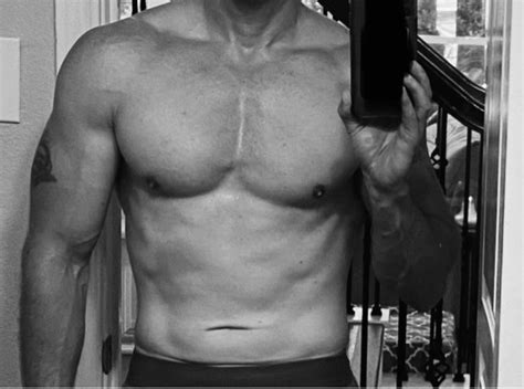 43 Dadbod Scrolller