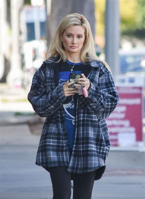 Holly Madison Wasn T Scared Of Getting Pregnant By Hugh Hefner