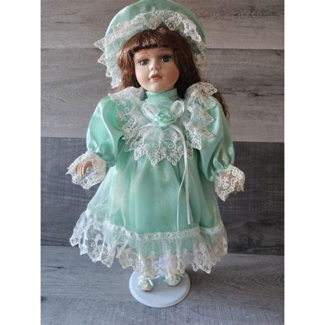 Vtg Porcelain Doll The Collectors Choice Dandee Brown Hair Mint Green