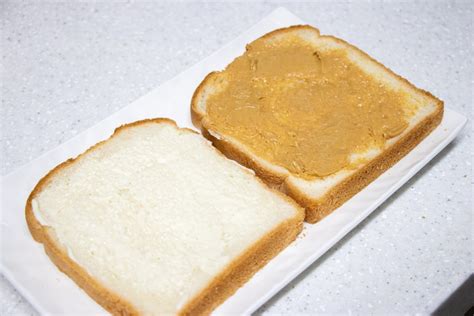 한끼 든든하게 먹는 토마토 샌드위치 만들기