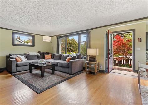 9011 12th Ave Ne Seattle Wa 98115 Redfin