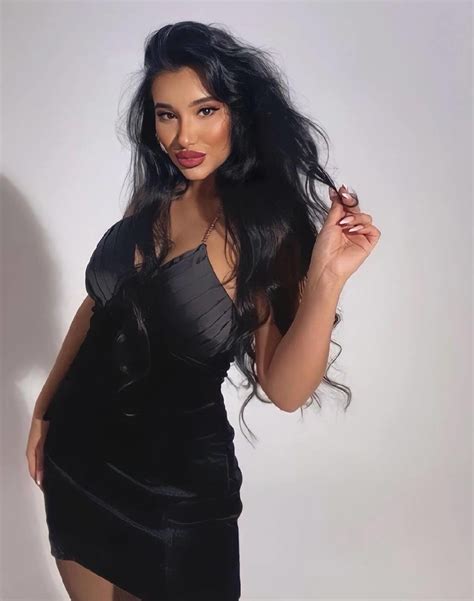 33 Yo Guzal From Bishkek Kyrgyzstan Brown Eyes Black Hair Id