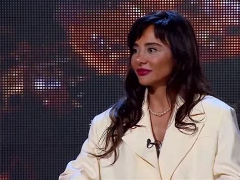 Video „მეუბნებოდნენ გამეკეთებინა ცხვირის ოპერაცია“ მარი ნაკანის გზა შინაგანი ბალანსისა და