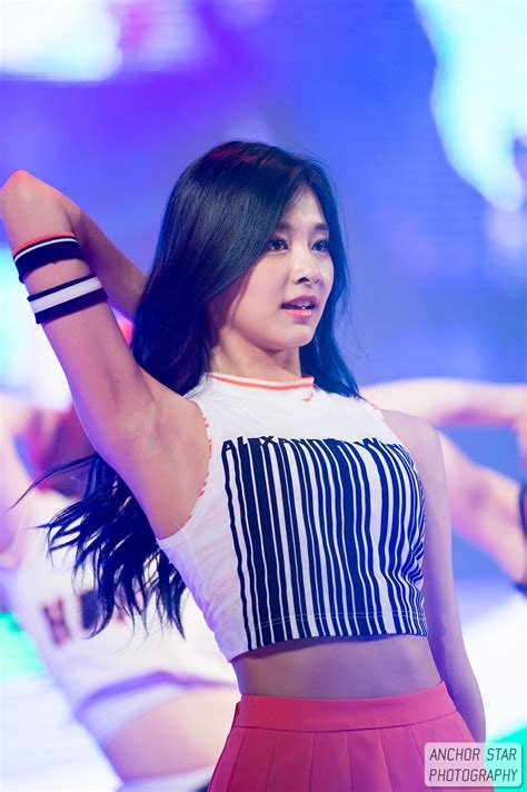 48 个 Kpop 点子 美女 名人 時尚